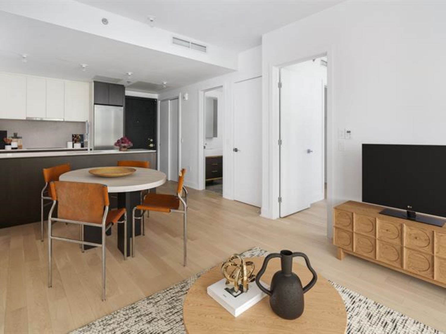 403-2060 Rue Peel, Luxurious 1-bedroom Condo in MAA Condominiums ...